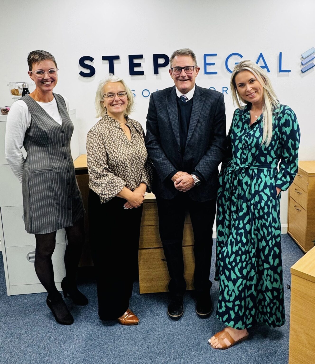 Solicitor vs Barrister: Roles, Training, Fees & Legal Advice | Step ...